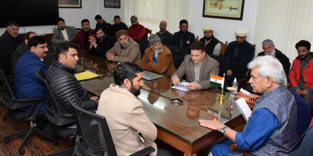 Public delegation from Ganderbal calls on Guv