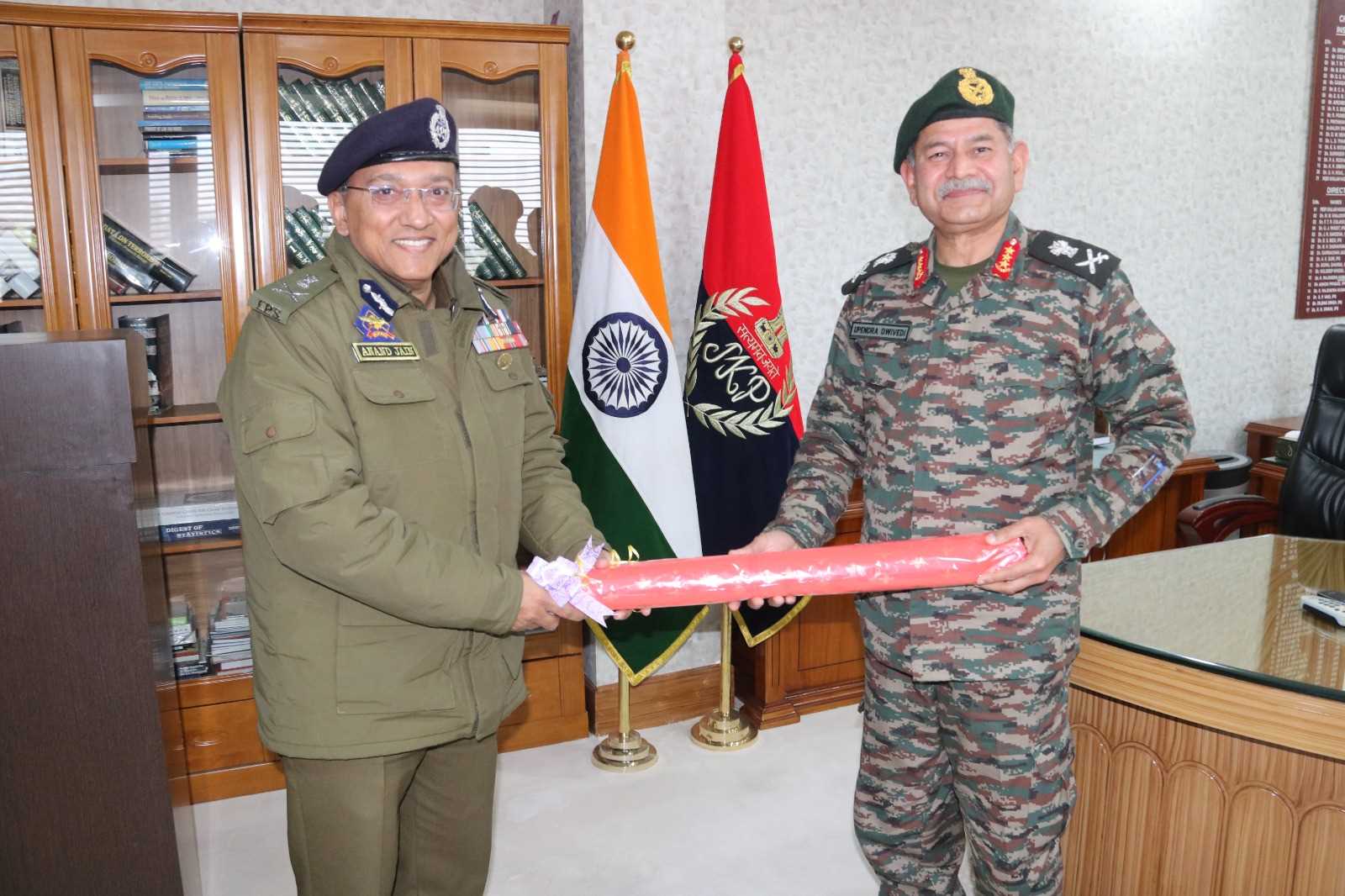 J&K Police bids farewell to Lieutenant General Upendra Dwivedi, GOC-in ...