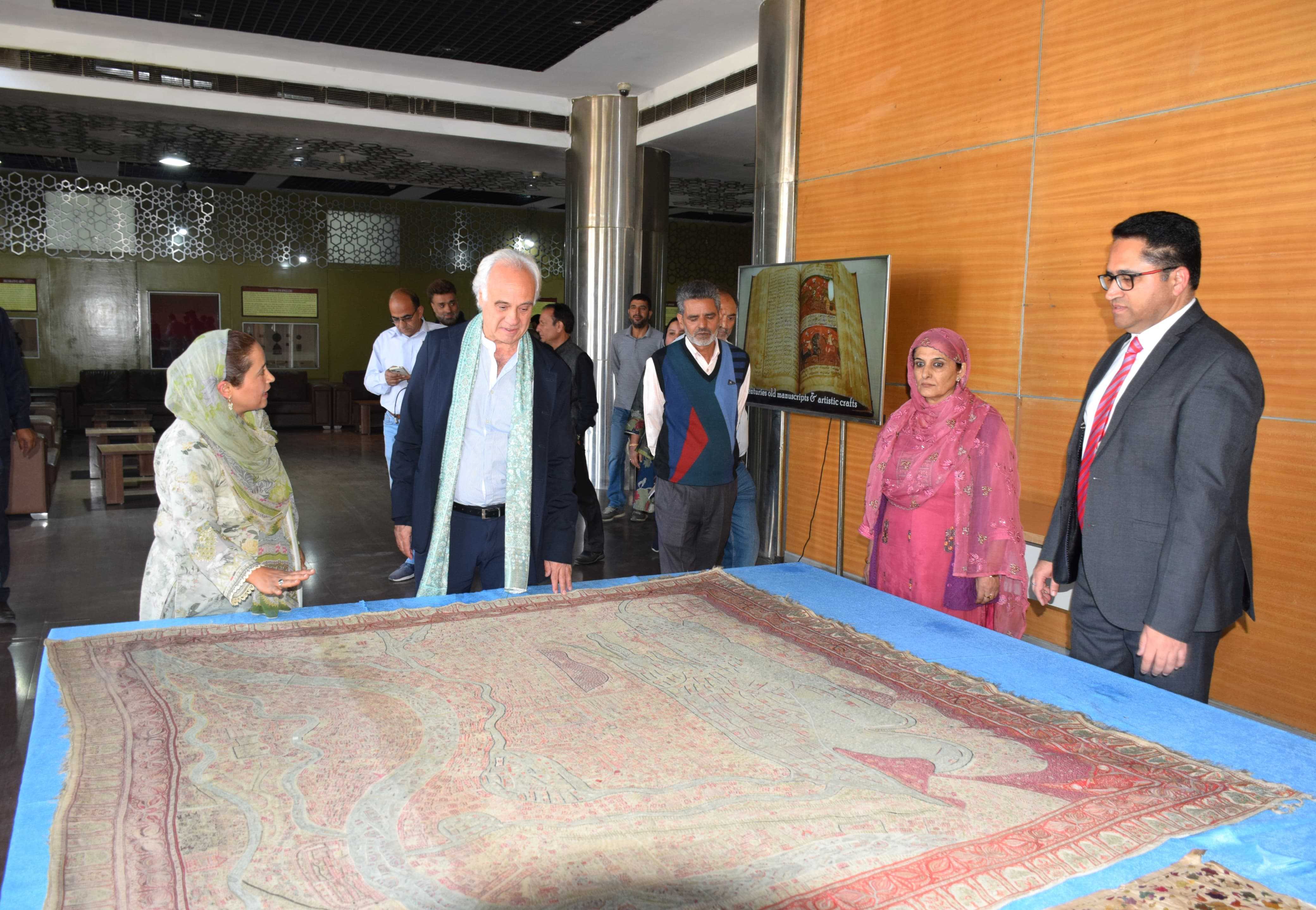 Spanish ambassador visits SPS museum